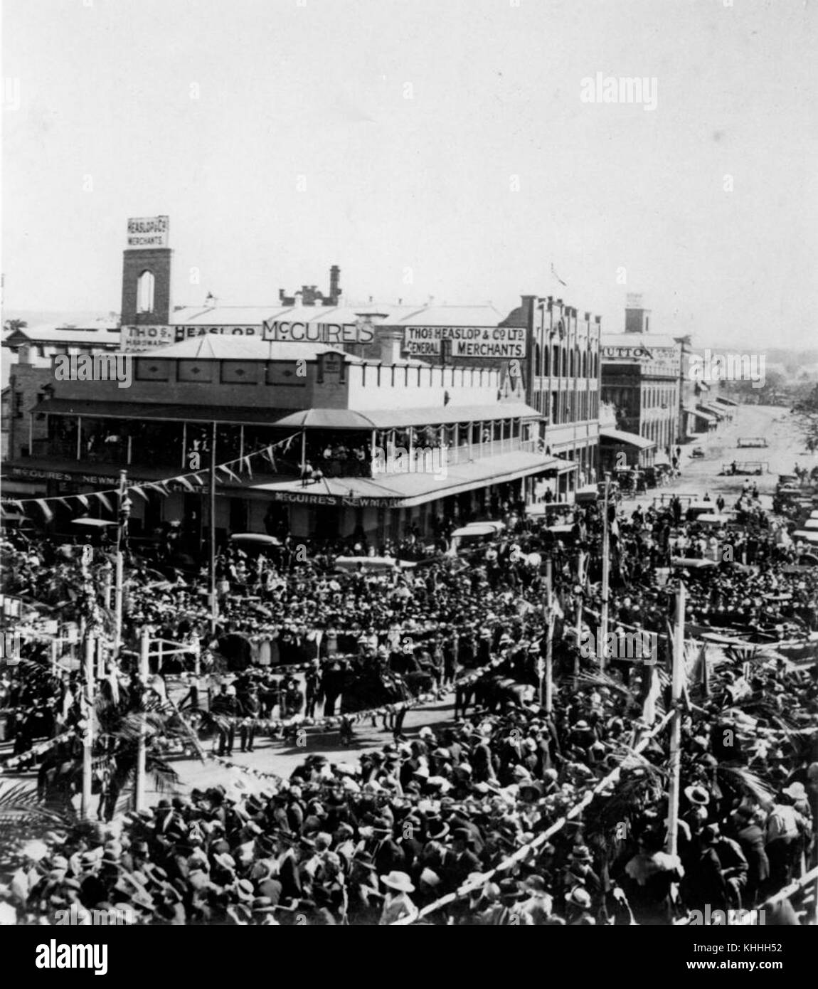 1 168091 Crowd outside the Newmarket Hotel, Brisbane, 1920 Stock Photo ...