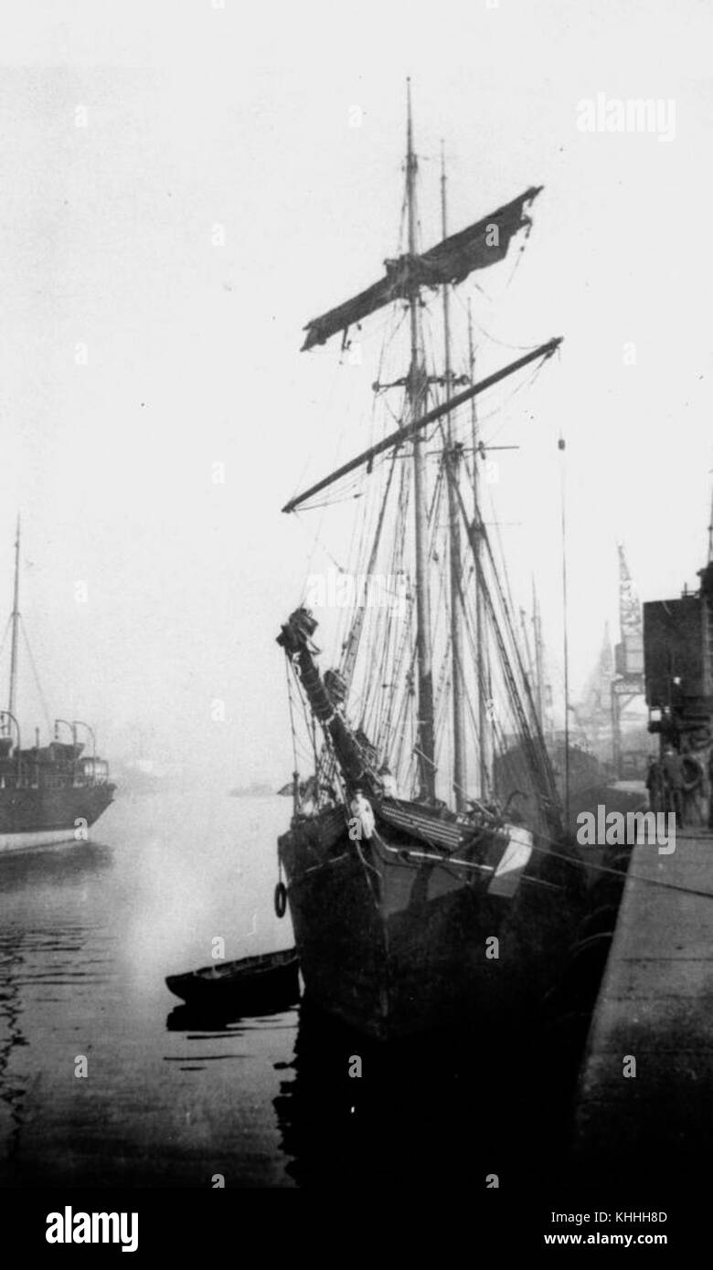 Ship barrow Black and White Stock Photos & Images - Alamy