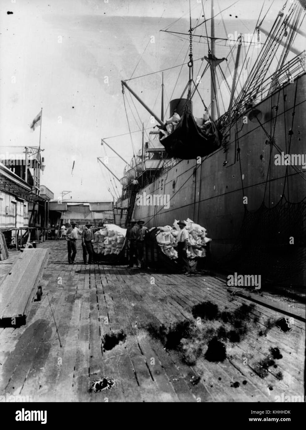 Dock worker ship port Black and White Stock Photos & Images - Alamy
