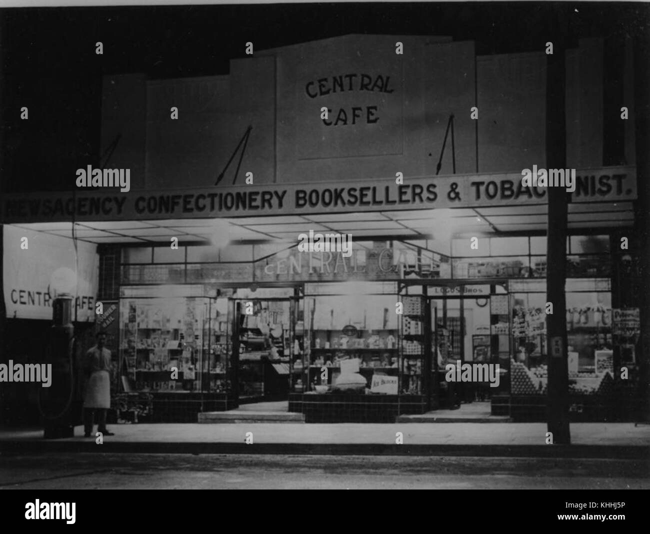 1930s shop window hi-res stock photography and images - Alamy