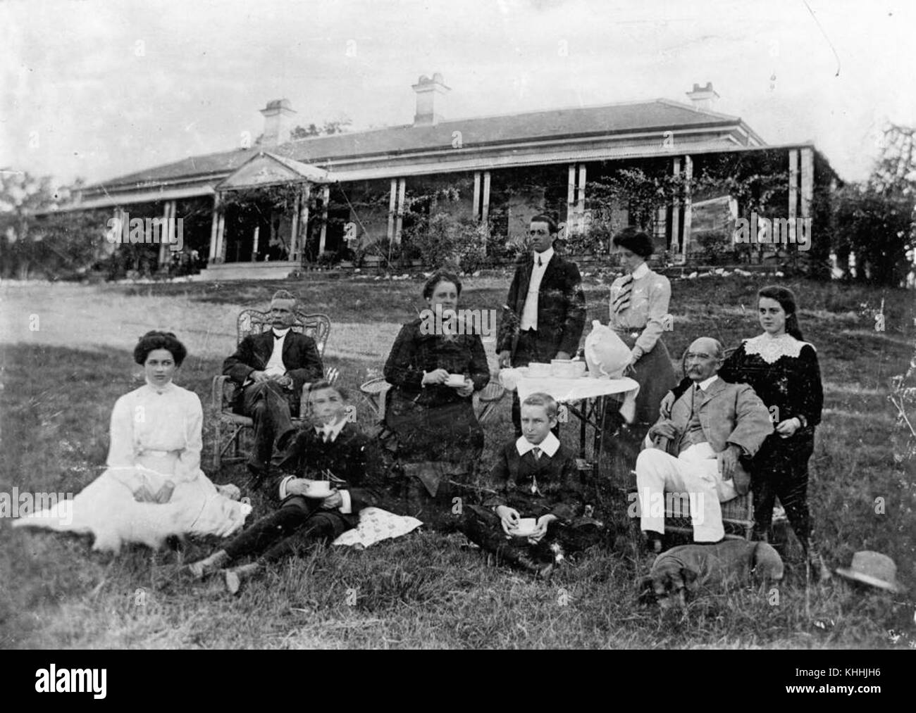English garden party 1910 hi-res stock photography and images - Alamy