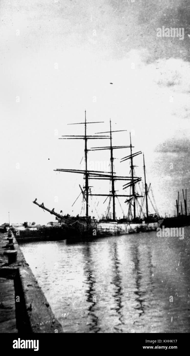 Napoleonic wars ship hi-res stock photography and images - Alamy