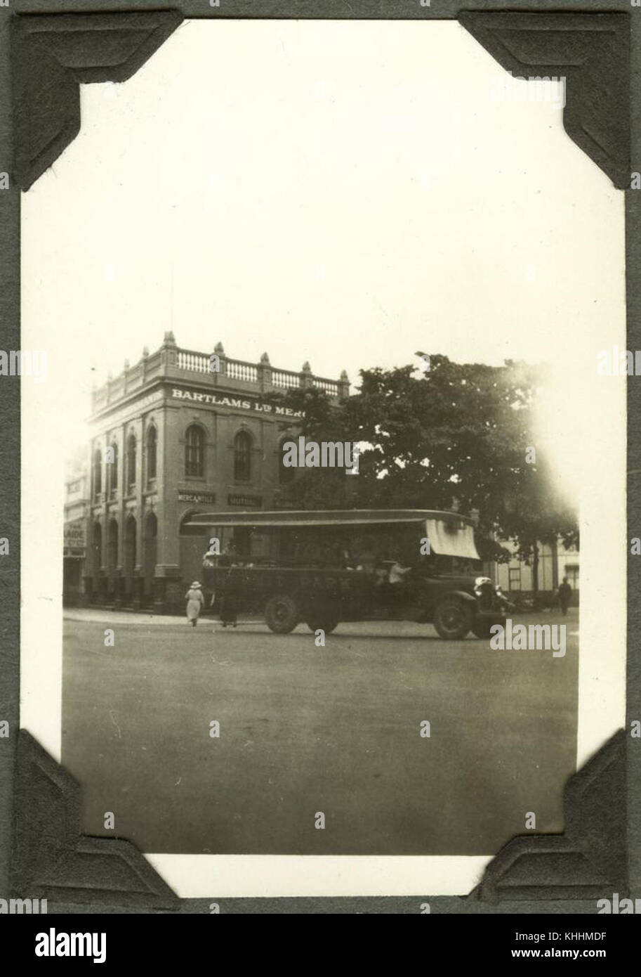 Open sided bus hi-res stock photography and images - Alamy