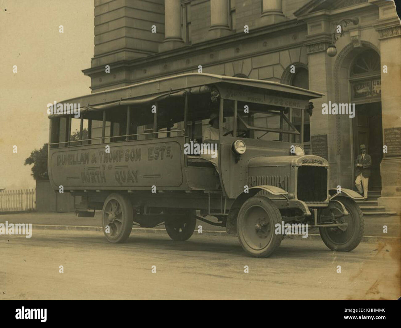 1 243685 Regular bus providing service to Brisbane's southern suburbs ...