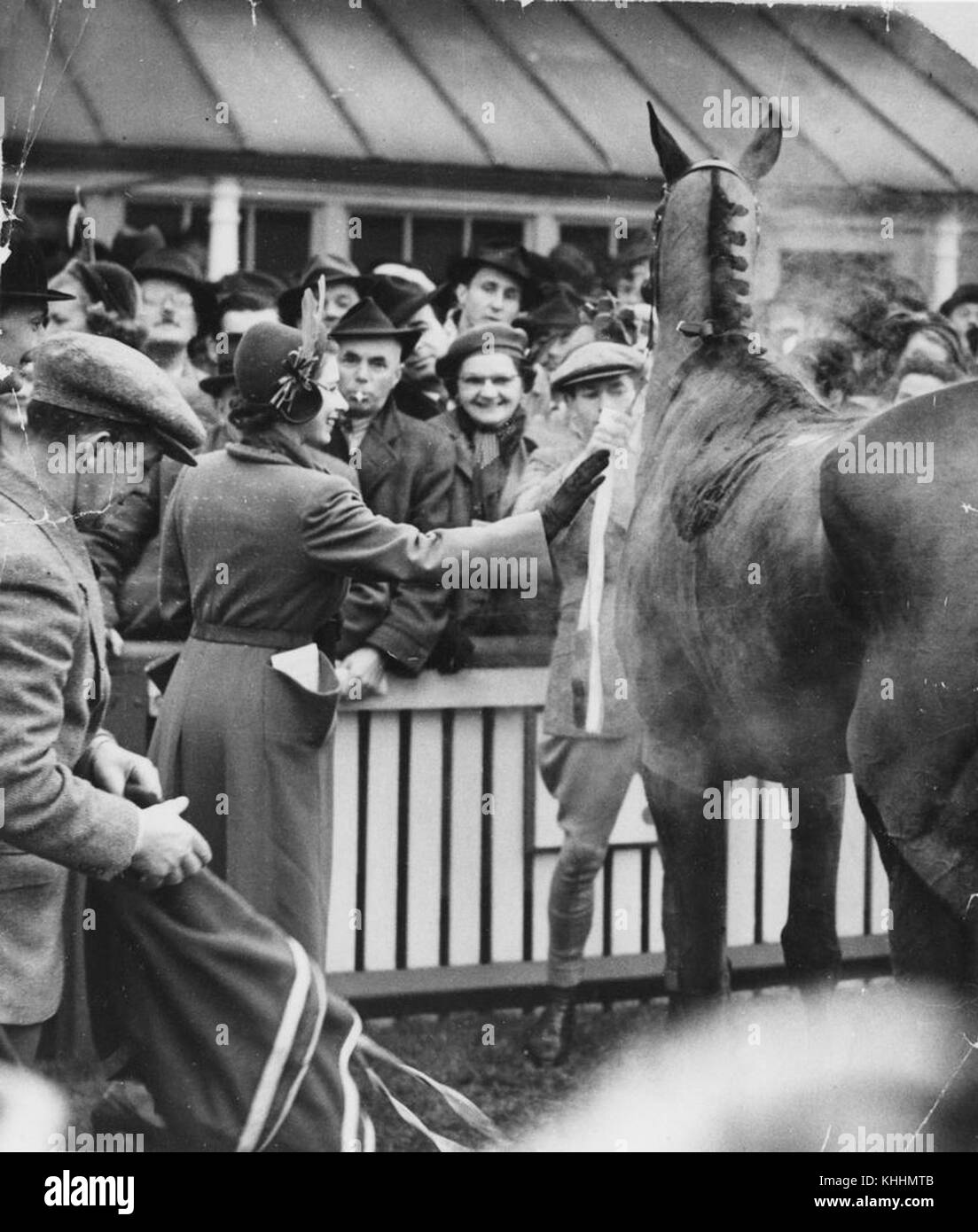 Queen elizabeth 2 1954 hi-res stock photography and images - Alamy