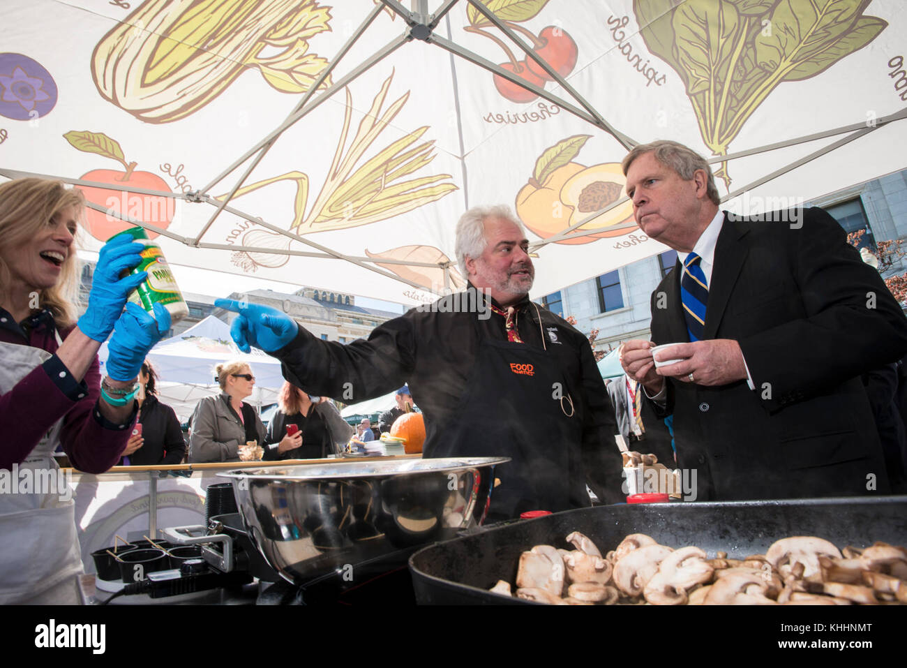 In the center, Country Fresh Mushroom Co. Regional Sales Manager Dave ...