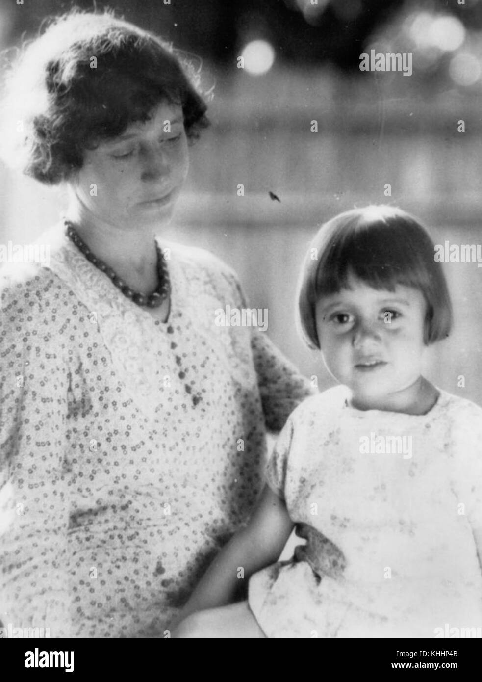 2 181951 Mrs Vernon Cox and daughter, 1930 Stock Photo - Alamy