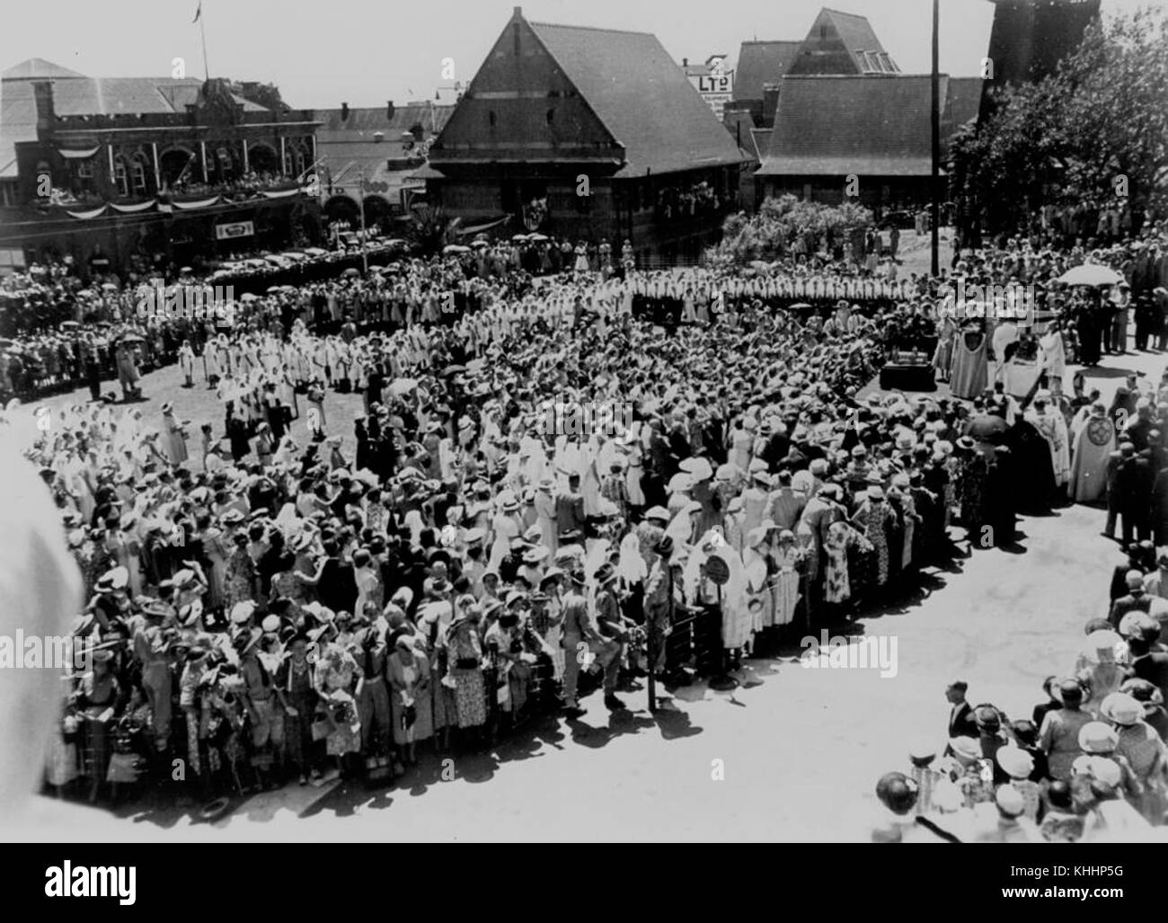 Queen elizabeth ii 1954 royal tour hi-res stock photography and images ...