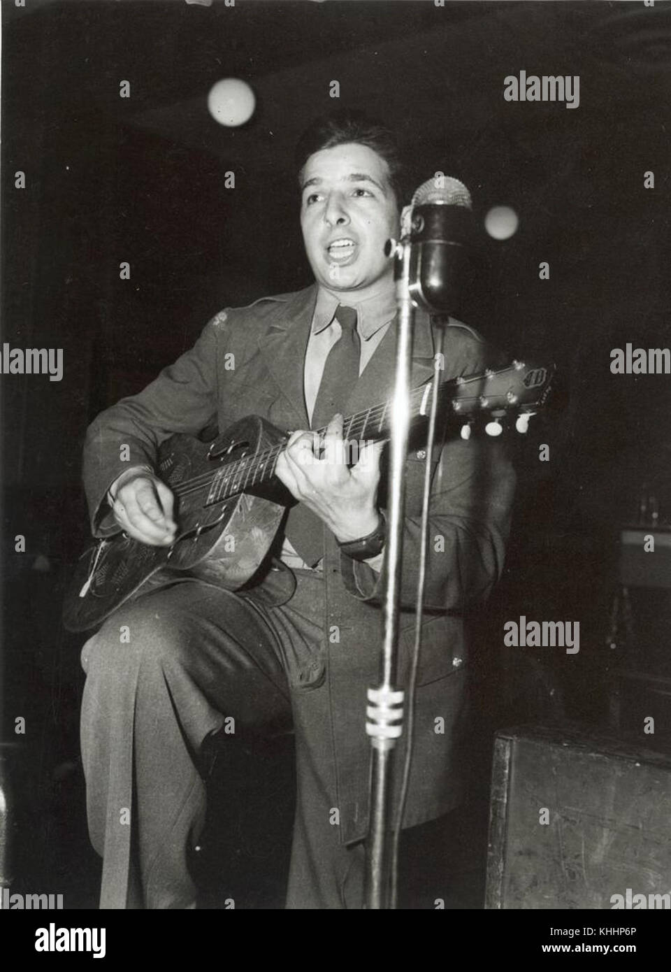 Singing soldier hi-res stock photography and images - Alamy