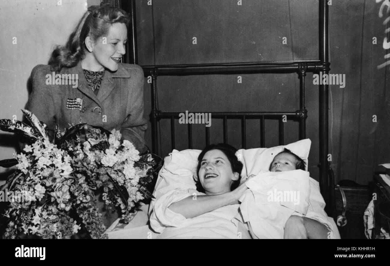 1 150919 American actress Terry Walker visiting hospital patients in ...