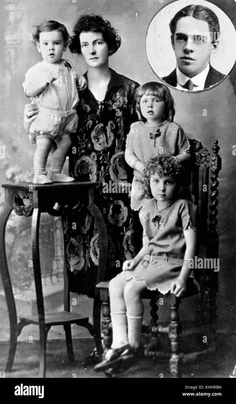 Australian family 1920s hi-res stock photography and images - Alamy