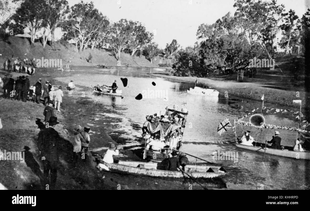 2 192431 River pageant to celebrate the new Maintyre River Bridge in ...