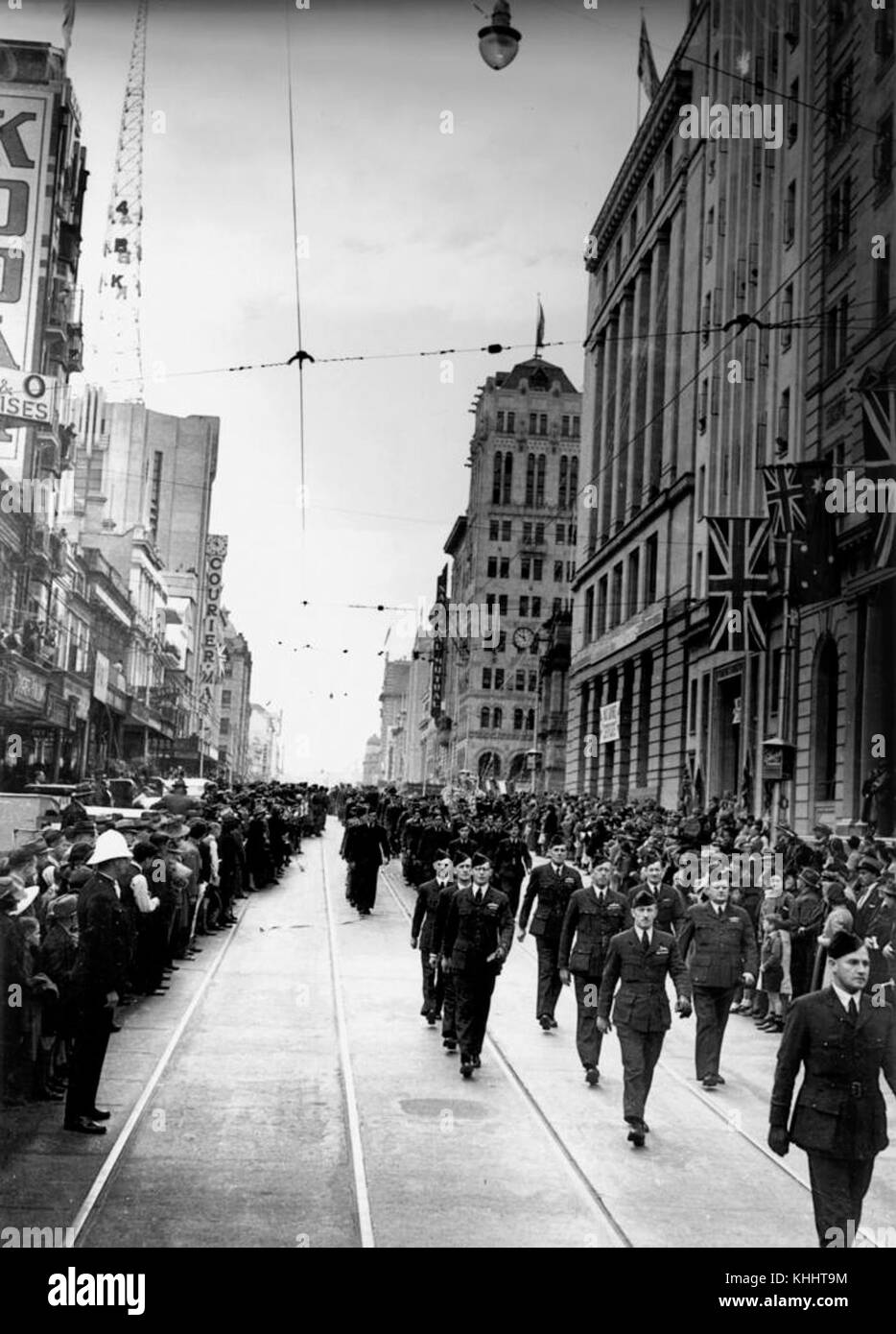 1 211284 RAAF recruits marching through Queens Street Brisbane, August ...