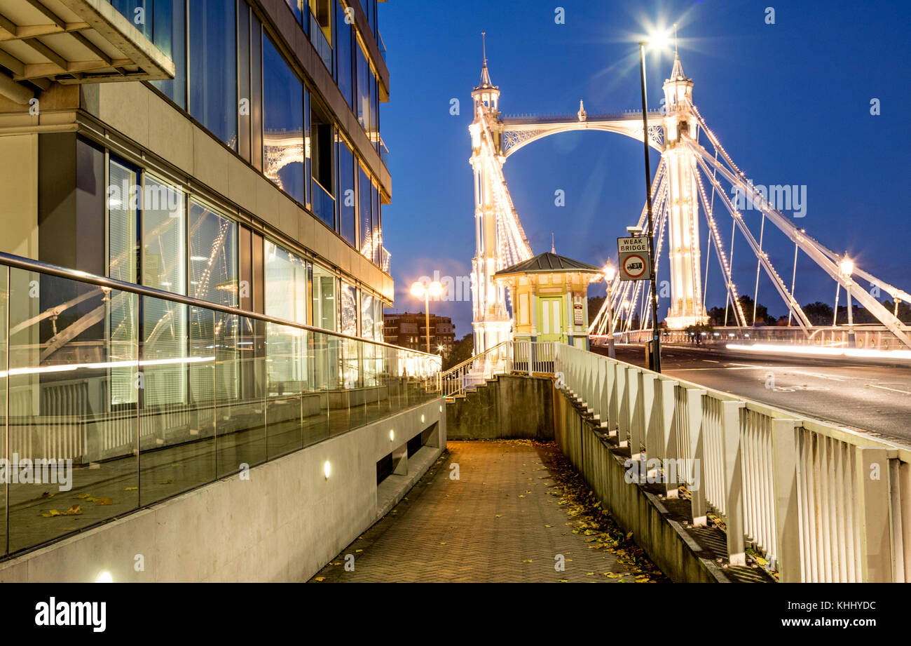 Albert Embankment At Night London Stock Photo - Alamy
