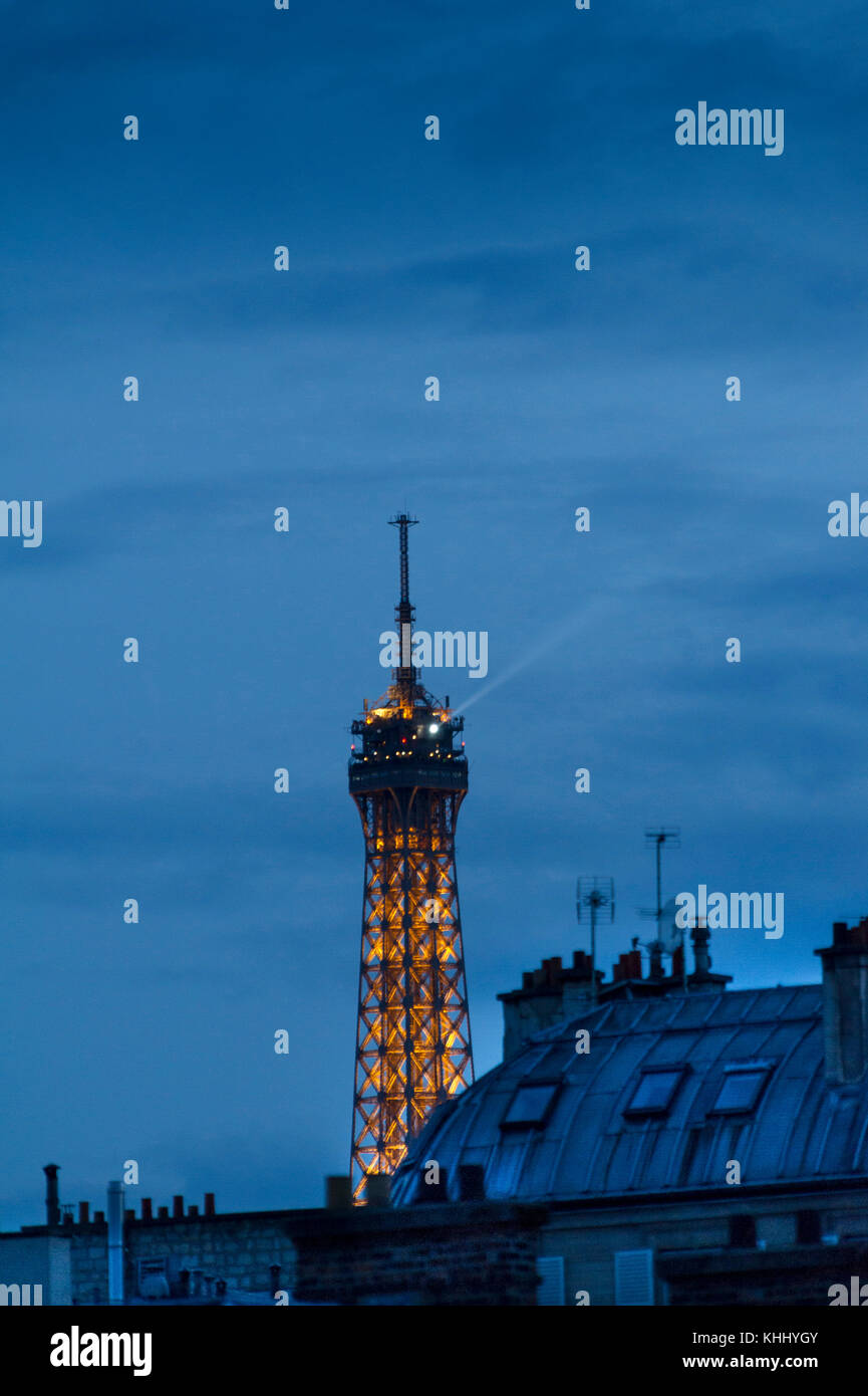 Eiffel tower illuminated at night Stock Photo - Alamy Eiffel tower illuminated at night Stock Photo - Alamy