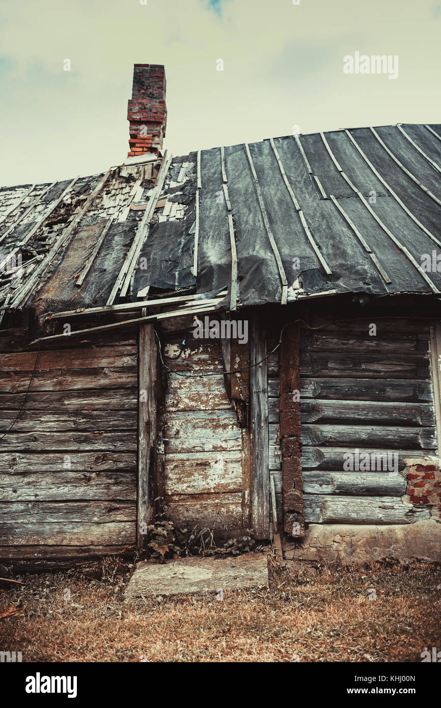 Old abandoned wooden barn Stock Photo - Alamy