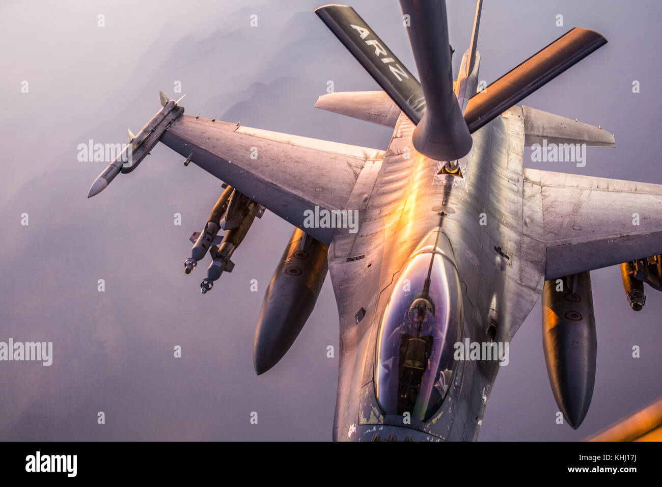 Fighter jet refueling air hi-res stock photography and images - Alamy