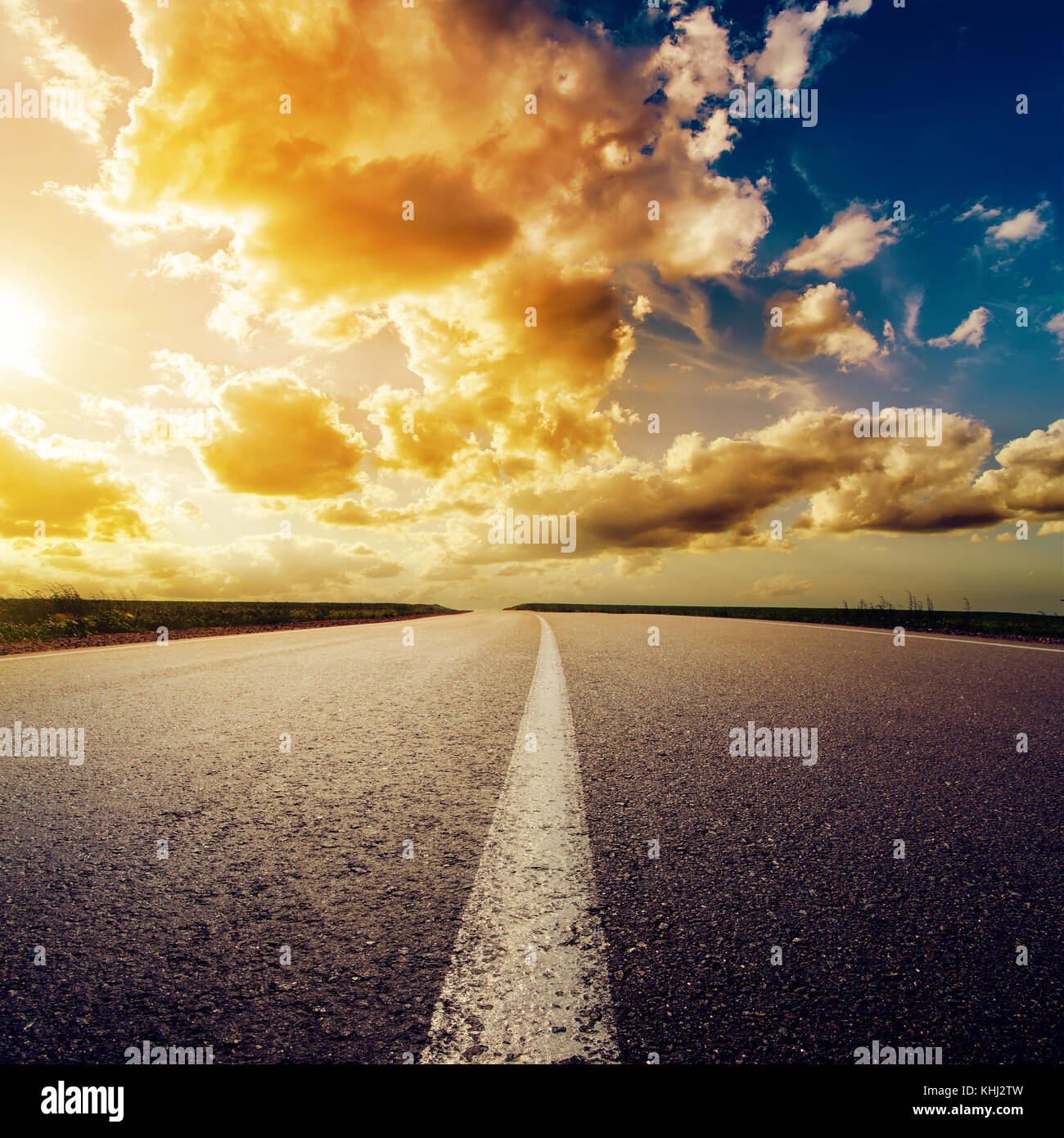 Horizon over land dusk overcast hi-res stock photography and images - Alamy