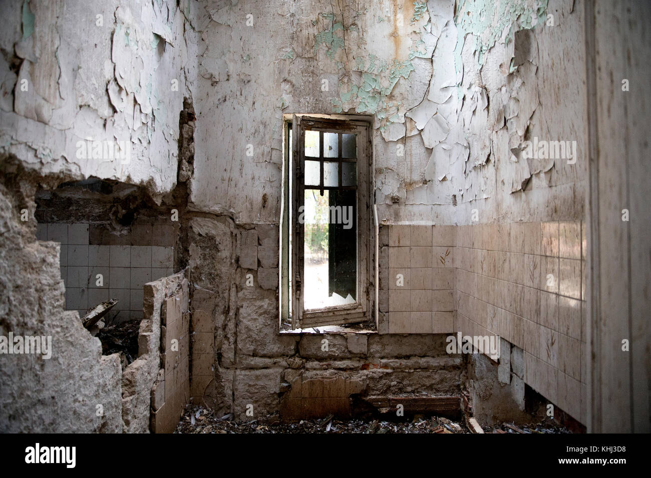 An old and dirty abandoned house Stock Photo - Alamy
