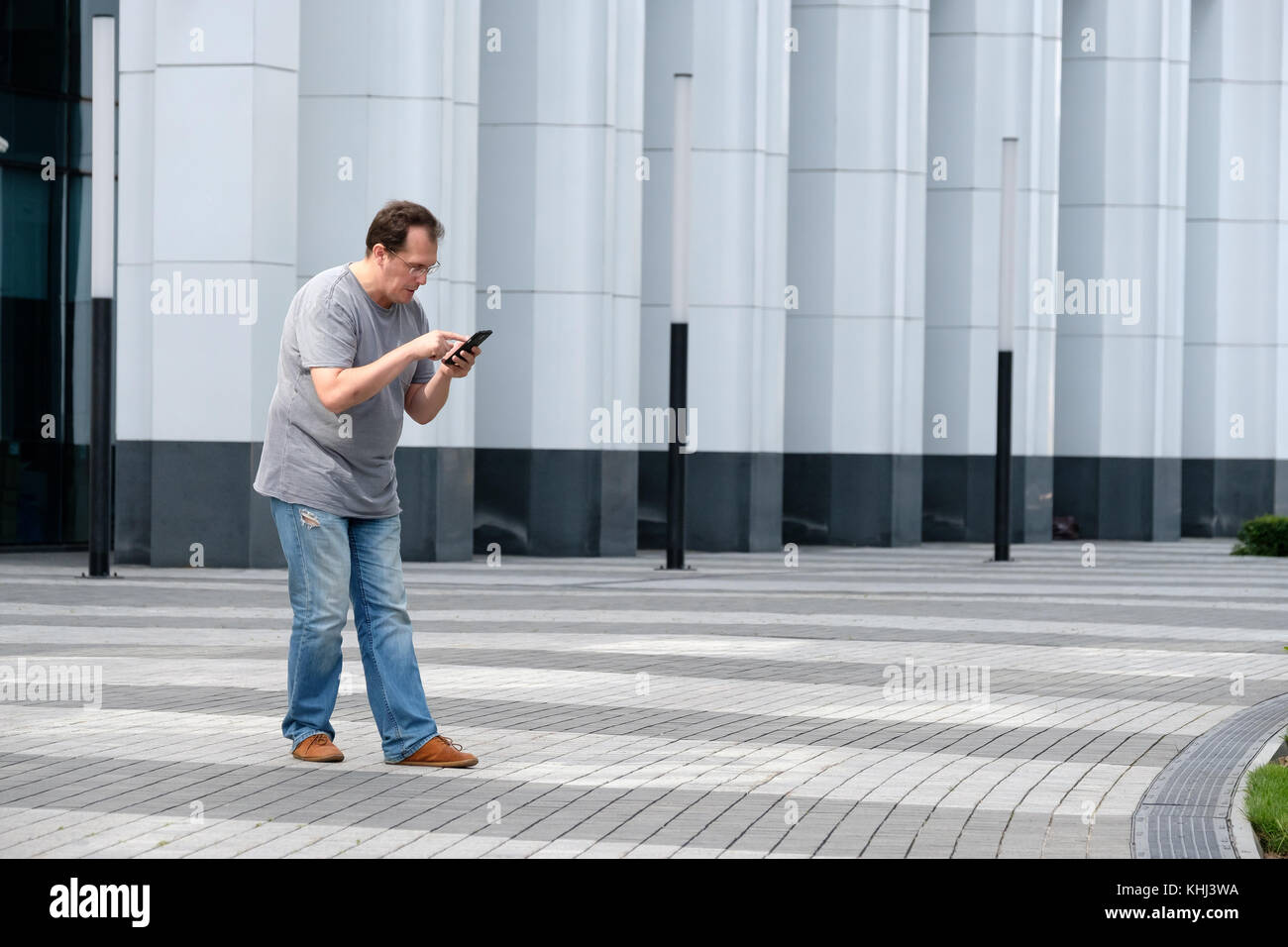 Man playing mobile game Stock Photo - Alamy Man playing mobile game Stock Photo - Alamy