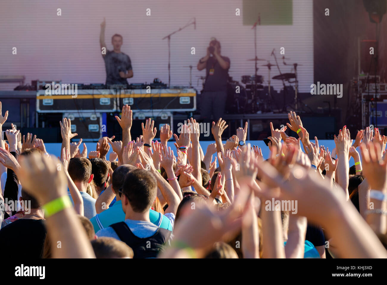 Crowd of fans cheering Stock Photo - Alamy