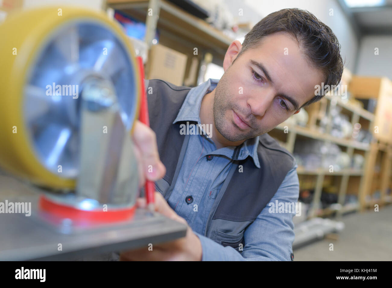 Man drawing around wheel with pencil Stock Photo - Alamy