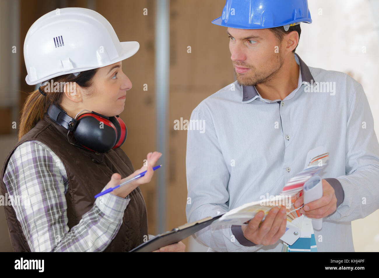 woman manager and worker talking at construction site Stock Photo - Alamy