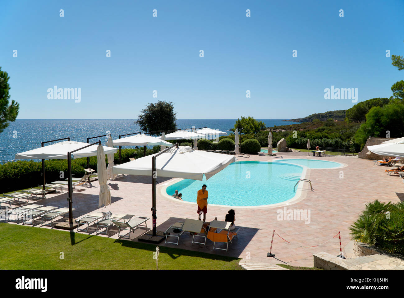 Pool overlooking ocean hi-res stock photography and images - Alamy