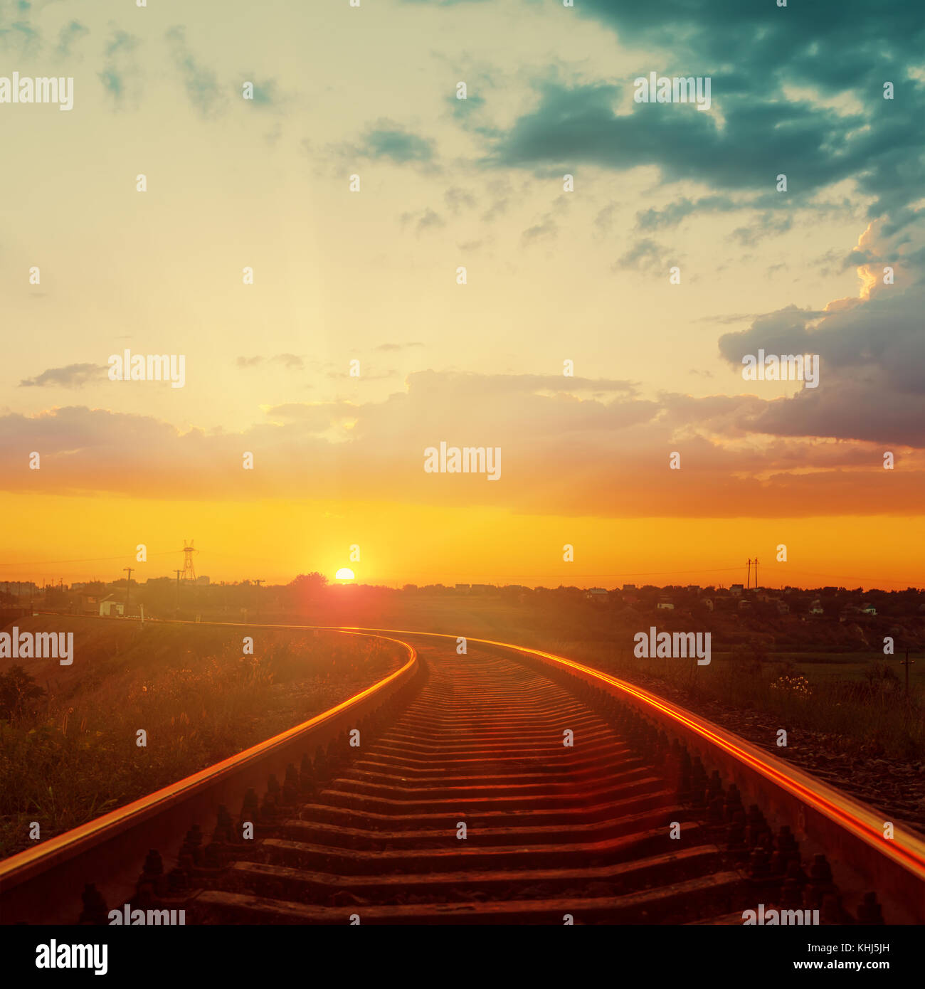 Sunrise over railroad track hi-res stock photography and images - Alamy