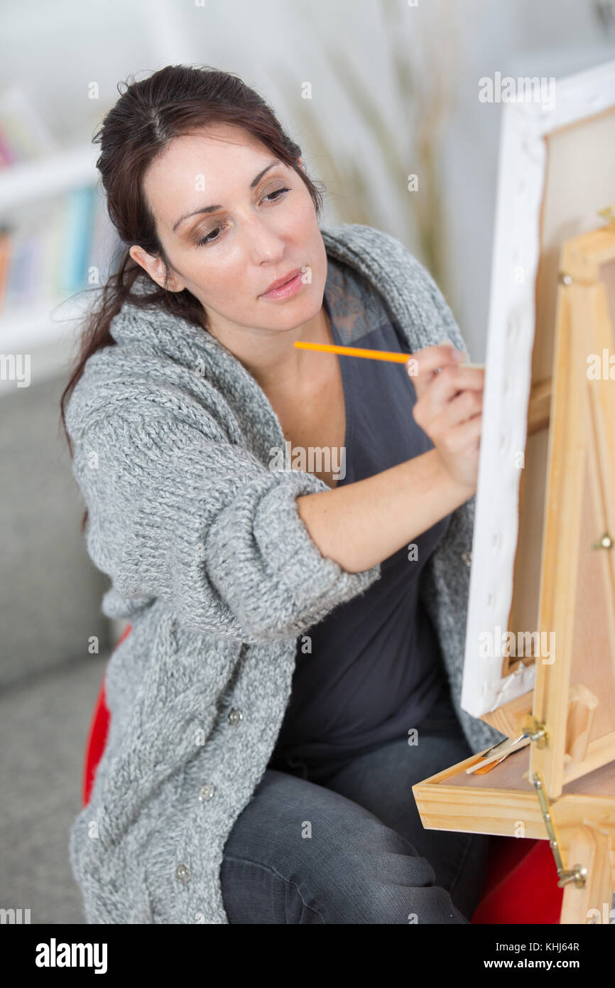 woman drawing pencil portrait on floor in workshop Stock Photo - Alamy