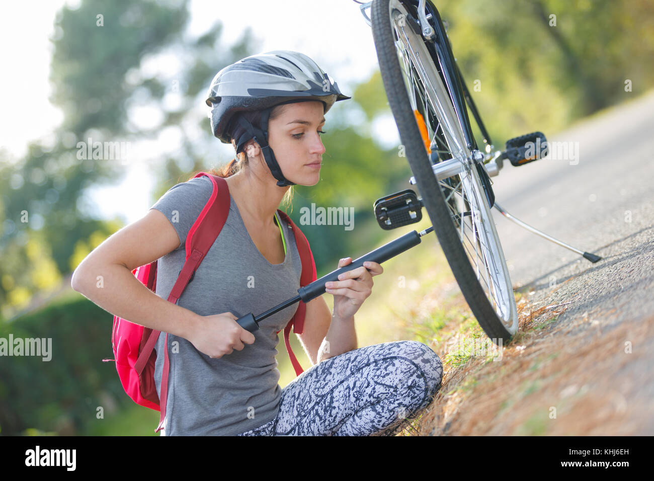 Flat tire woman fixing hi-res stock photography and images - Alamy