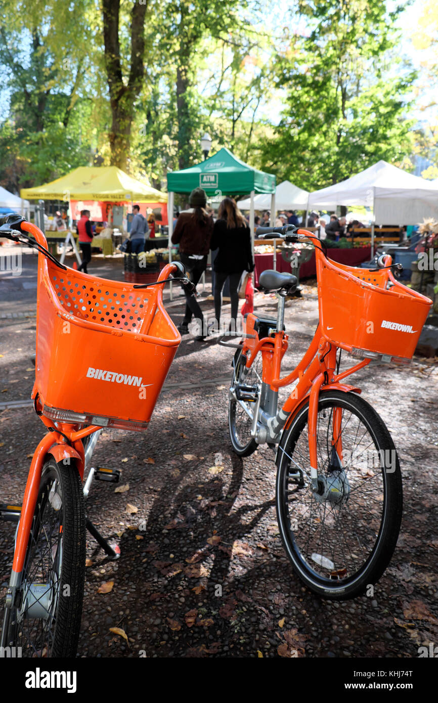 Bikes parked at Portland Farmers Market in fall (autumn) Portland State ...