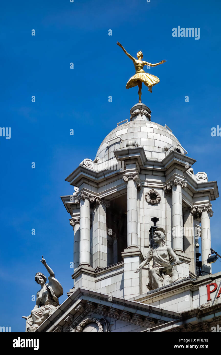 Gilded statue of ballerina hi-res stock photography and images - Alamy