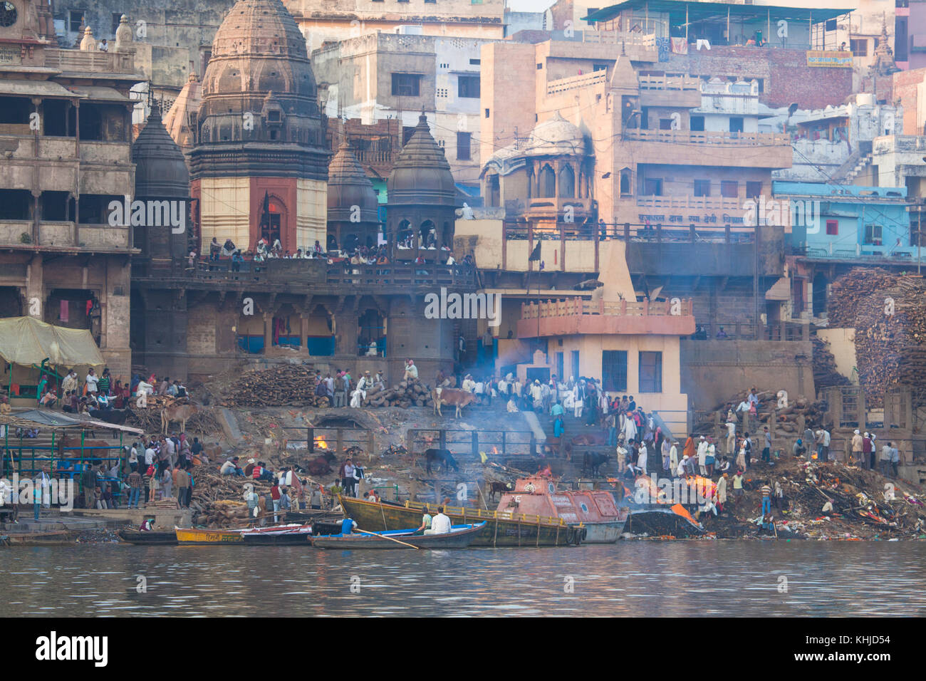 Funeral pyres india hi-res stock photography and images - Alamy