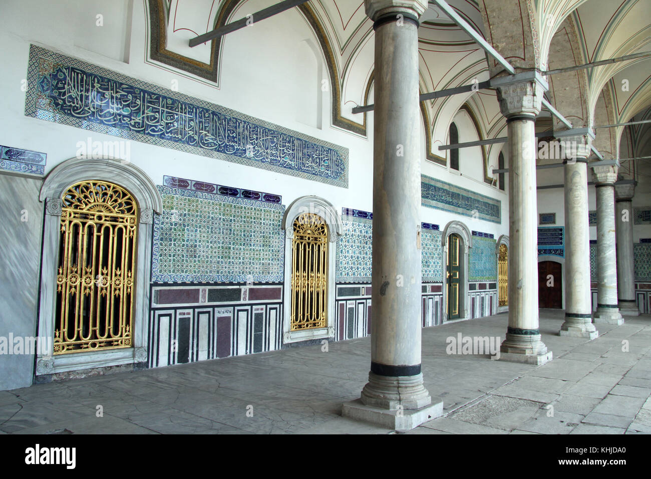 Wall and columns in Topkapi palace in Istanbul, Turkey Stock Photo - Alamy