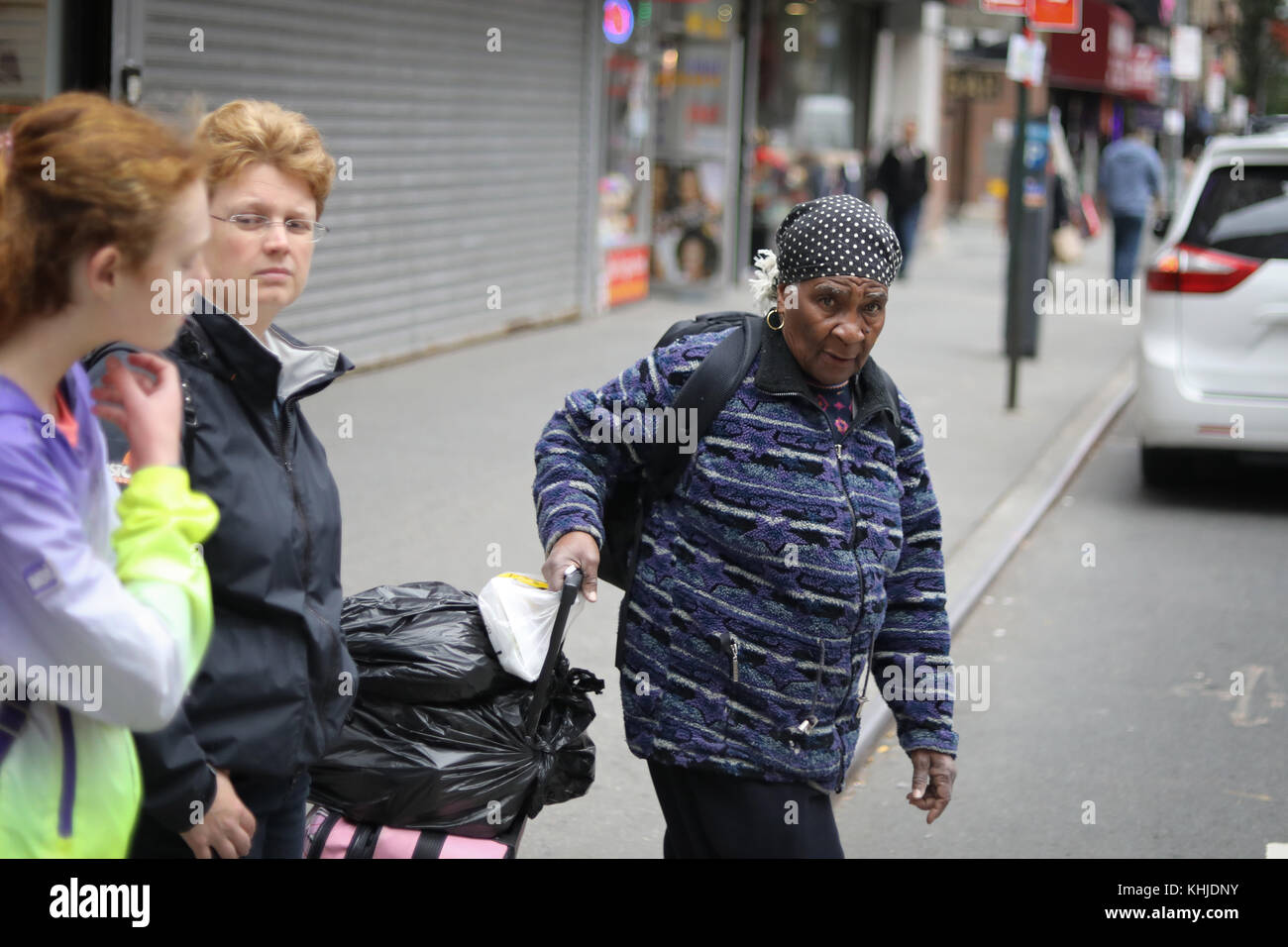Homeless woman cart hi-res stock photography and images - Alamy