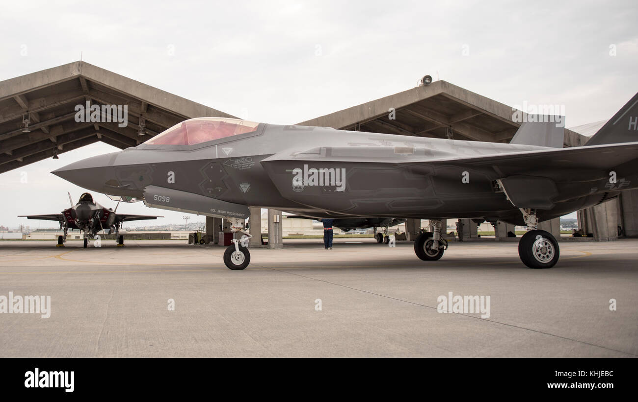 F-35A Lightning II Taxiing Stock Photo - Alamy