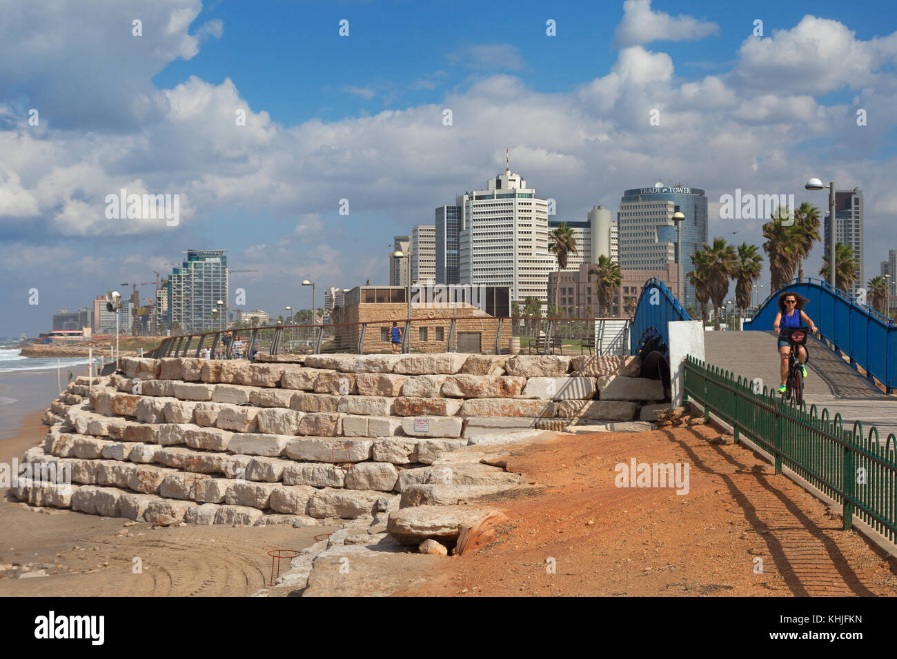 Tel aviv skyline 2016 hi-res stock photography and images - Alamy