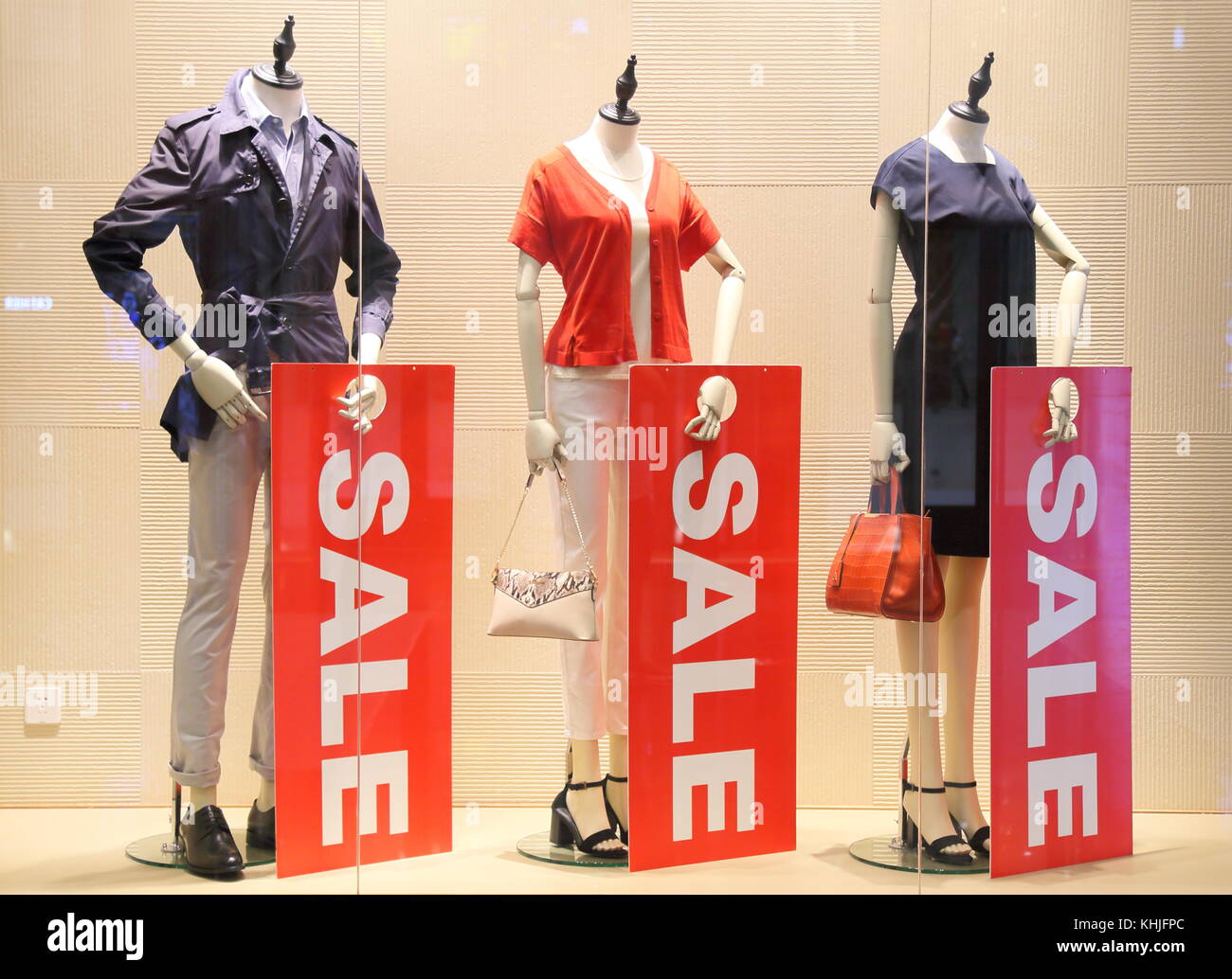 sale sign at mall Stock Photo - Alamy