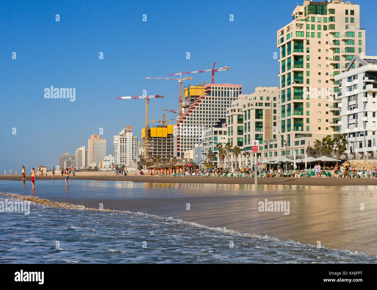 Tel aviv skyline 2016 hi-res stock photography and images - Alamy