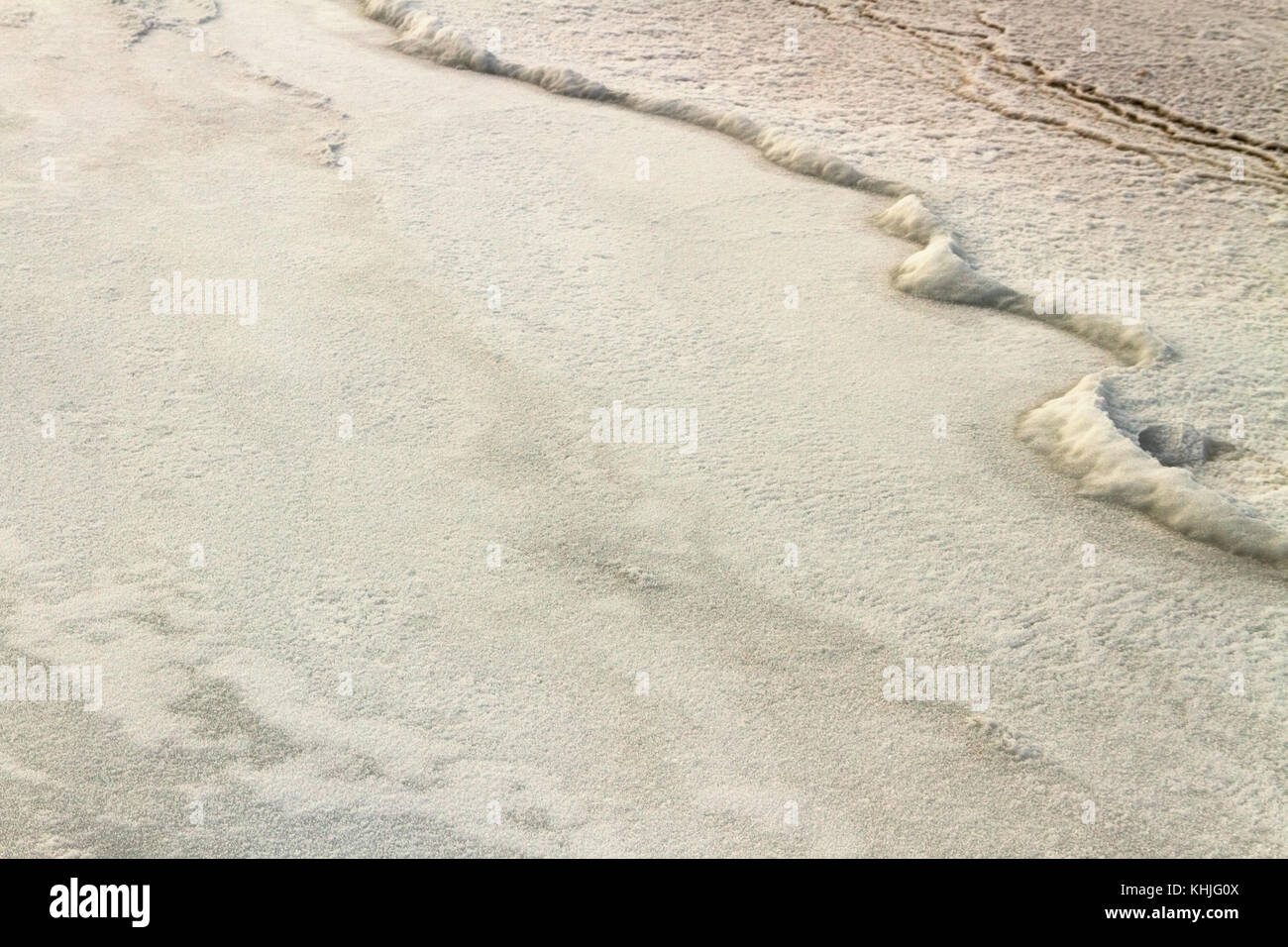 Frosty wave of sea in winter Stock Photo - Alamy