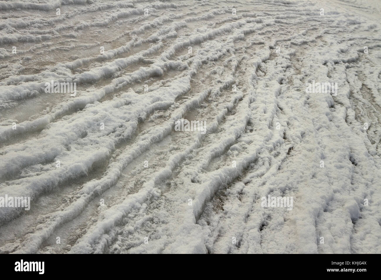 Frosty wave of sea in winter Stock Photo - Alamy