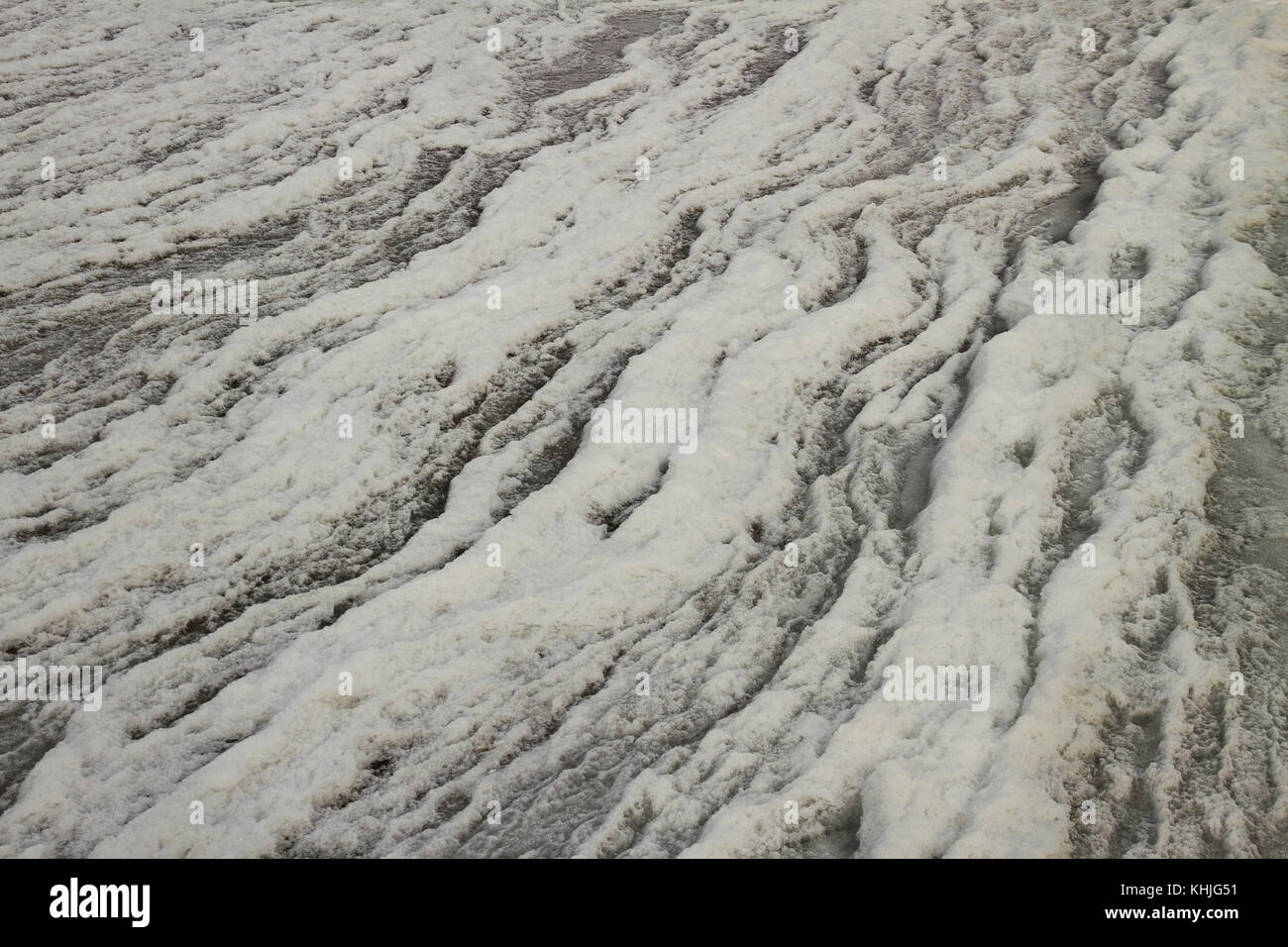Frosty wave of sea in winter Stock Photo - Alamy