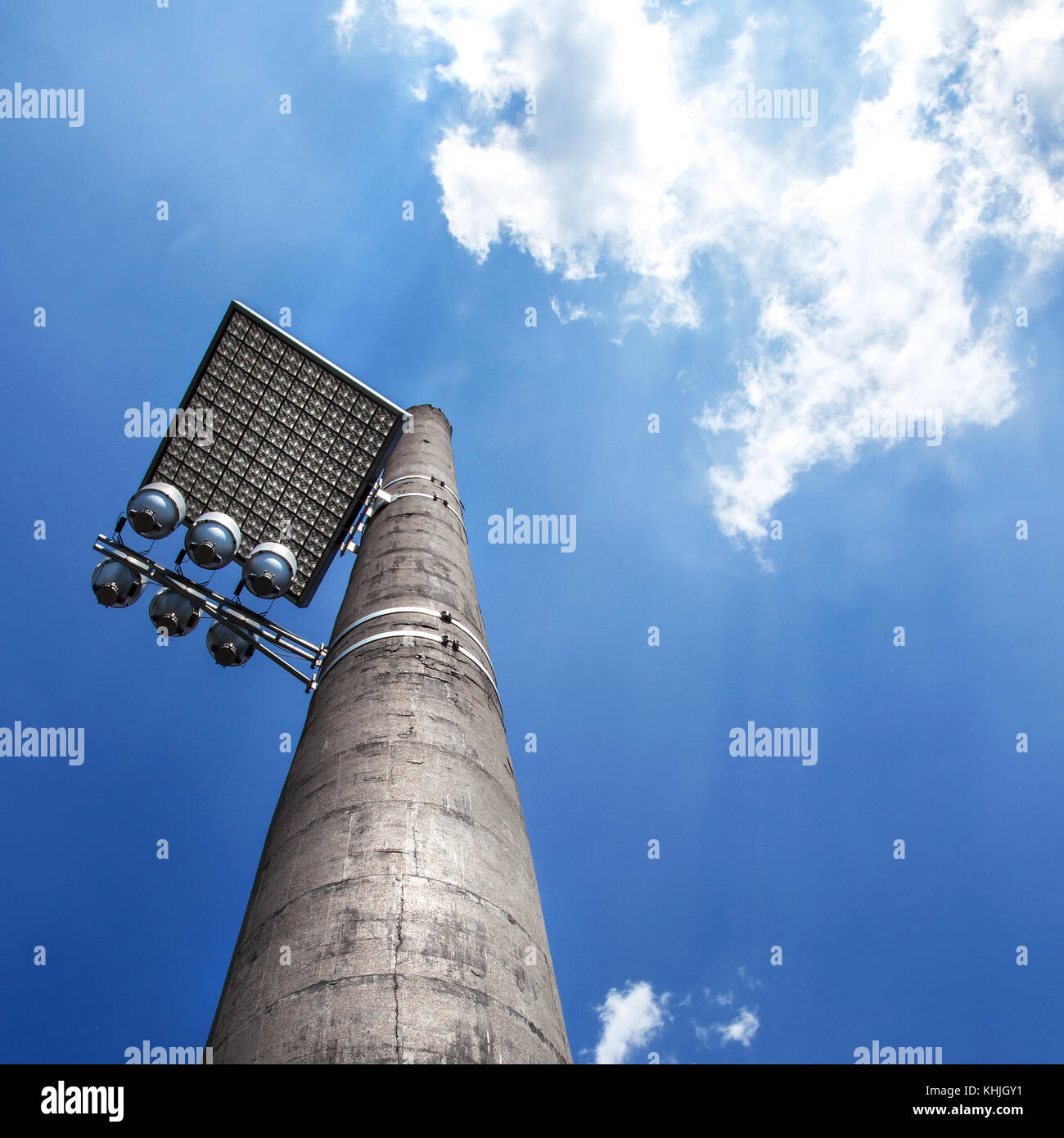 Tall floodlight tower hi-res stock photography and images - Alamy