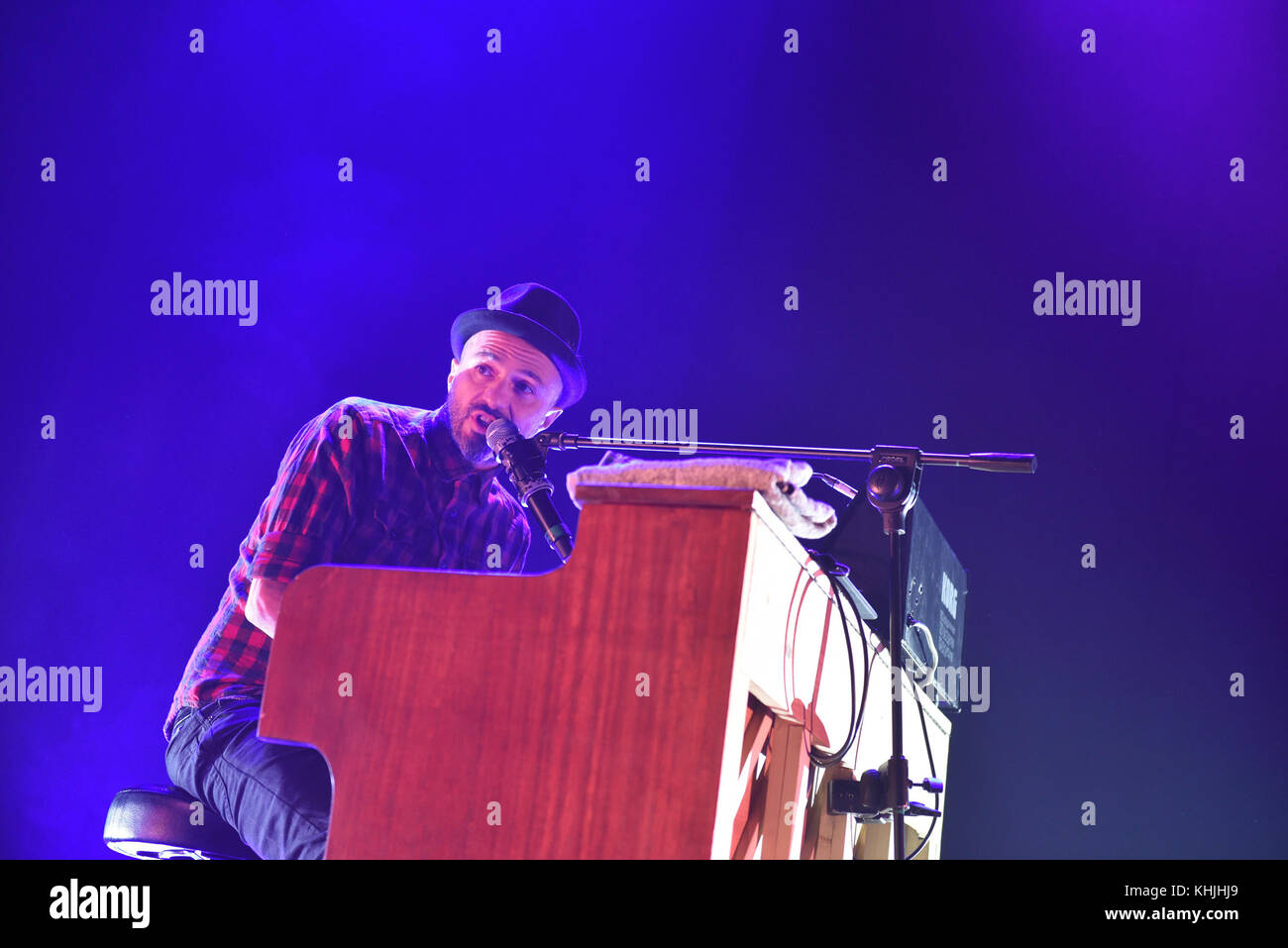 Napoli, Italy. 16th Nov, 2017. Italian singer-songwriter Samuel Romano ...