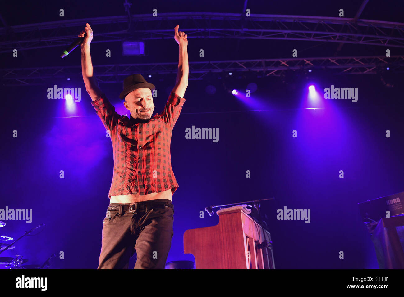 Napoli, Italy. 16th Nov, 2017. Italian singer-songwriter Samuel Romano ...