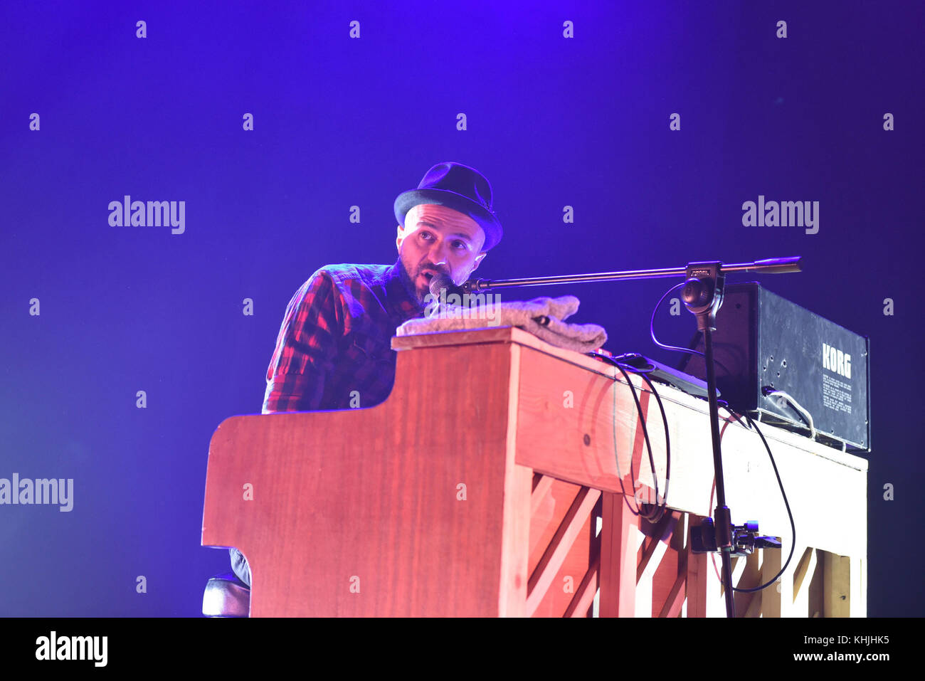 Napoli, Italy. 16th Nov, 2017. Italian singer-songwriter Samuel Romano ...