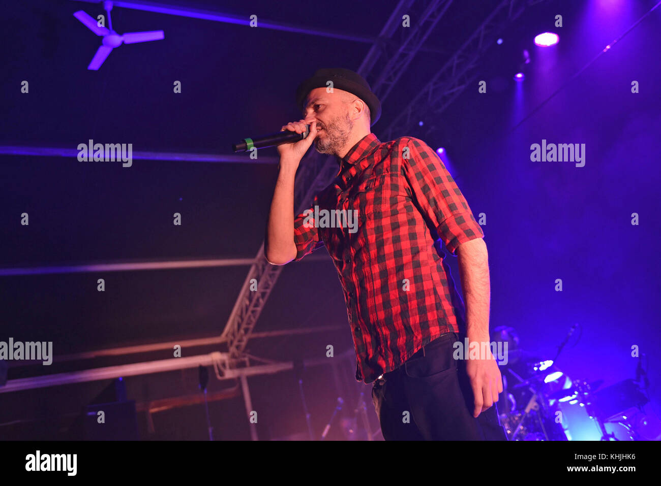 Napoli, Italy. 16th Nov, 2017. Italian singer-songwriter Samuel Romano ...