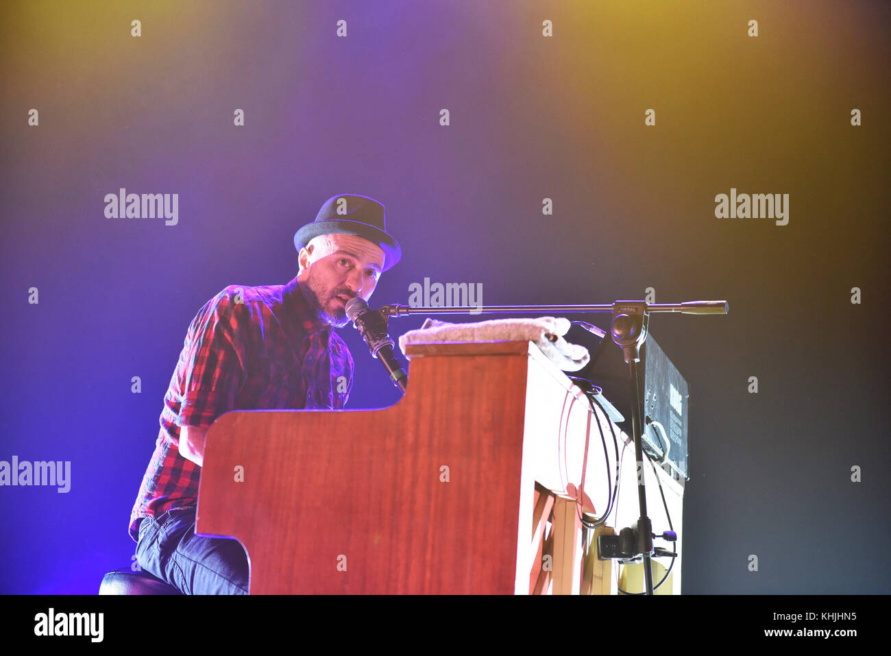 Napoli, Italy. 16th Nov, 2017. Italian singer-songwriter Samuel Romano ...