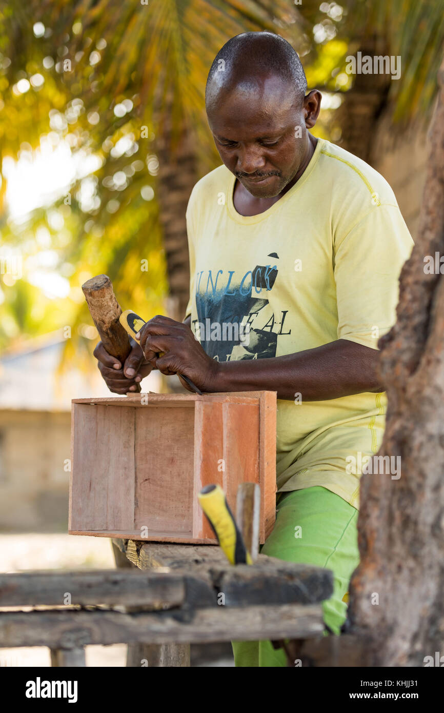 Wood carver africa hi-res stock photography and images - Alamy